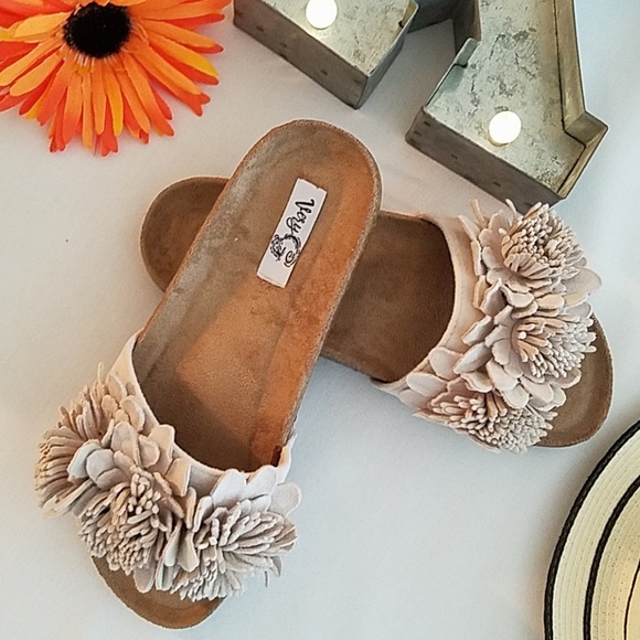 veryG | Shoes | Nib Very G Slip Ons Wsoft Neutral Color | Poshmark